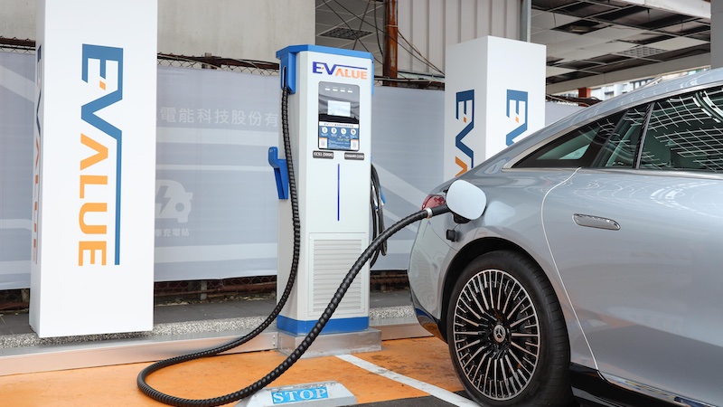 EVALUE成為台灣賓士充電漫遊夥伴 「Mercedes-Benz Pass 賓士暢行」APP「暢行」全台充電網絡 享受純電便利生活 | 電車 ...